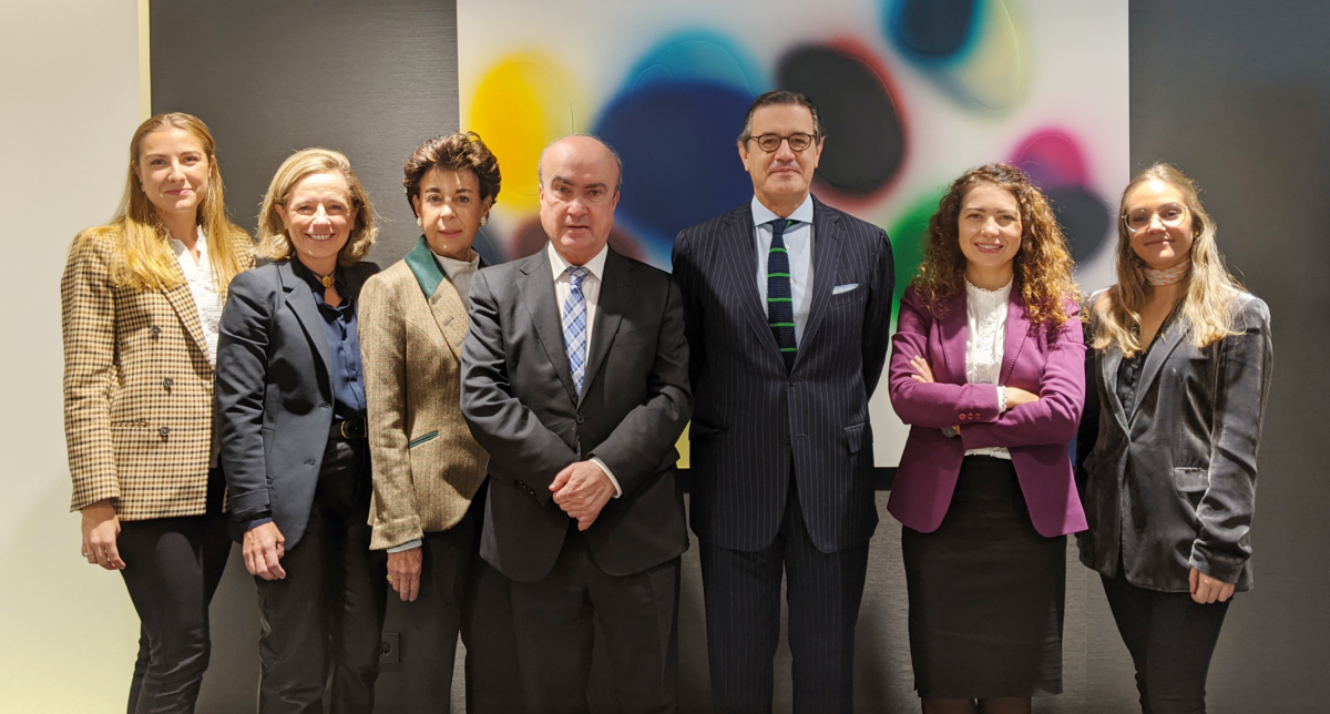 La OEI sella su colaboración con Fundación LLYC en favor de la ...