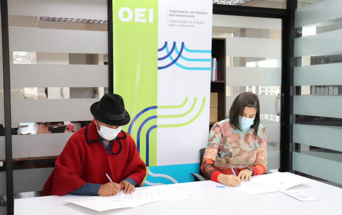 La OEI sella una alianza con la Universidad Amawtay Wasi - Organización ...