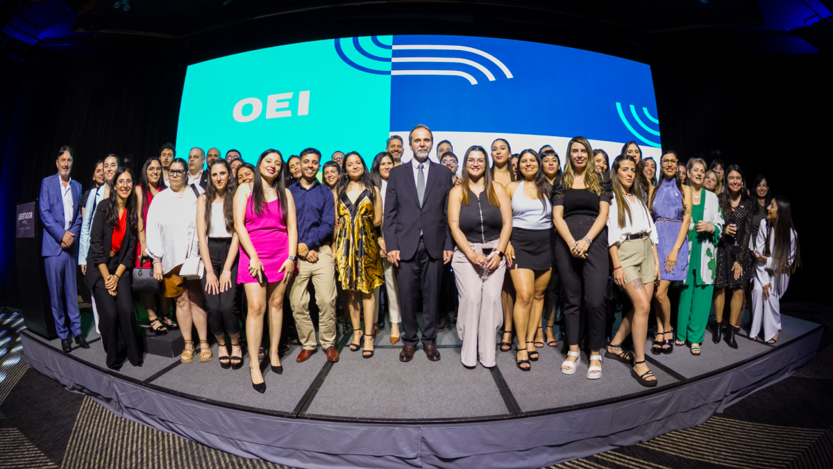 Más de 300 personas participaron del brindis de fin de año de la OEI ...
